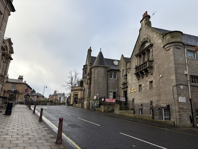 Hamilton Scotland Travel Guide: A Cozy Autumn Cat-Sit Adventure